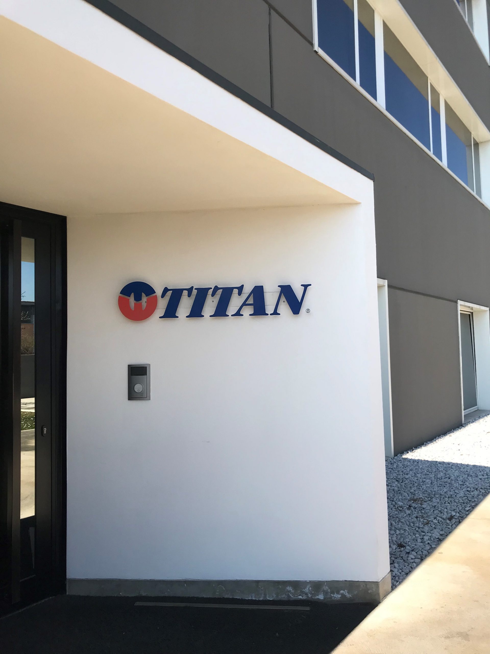 Spontaneous Application - Titan